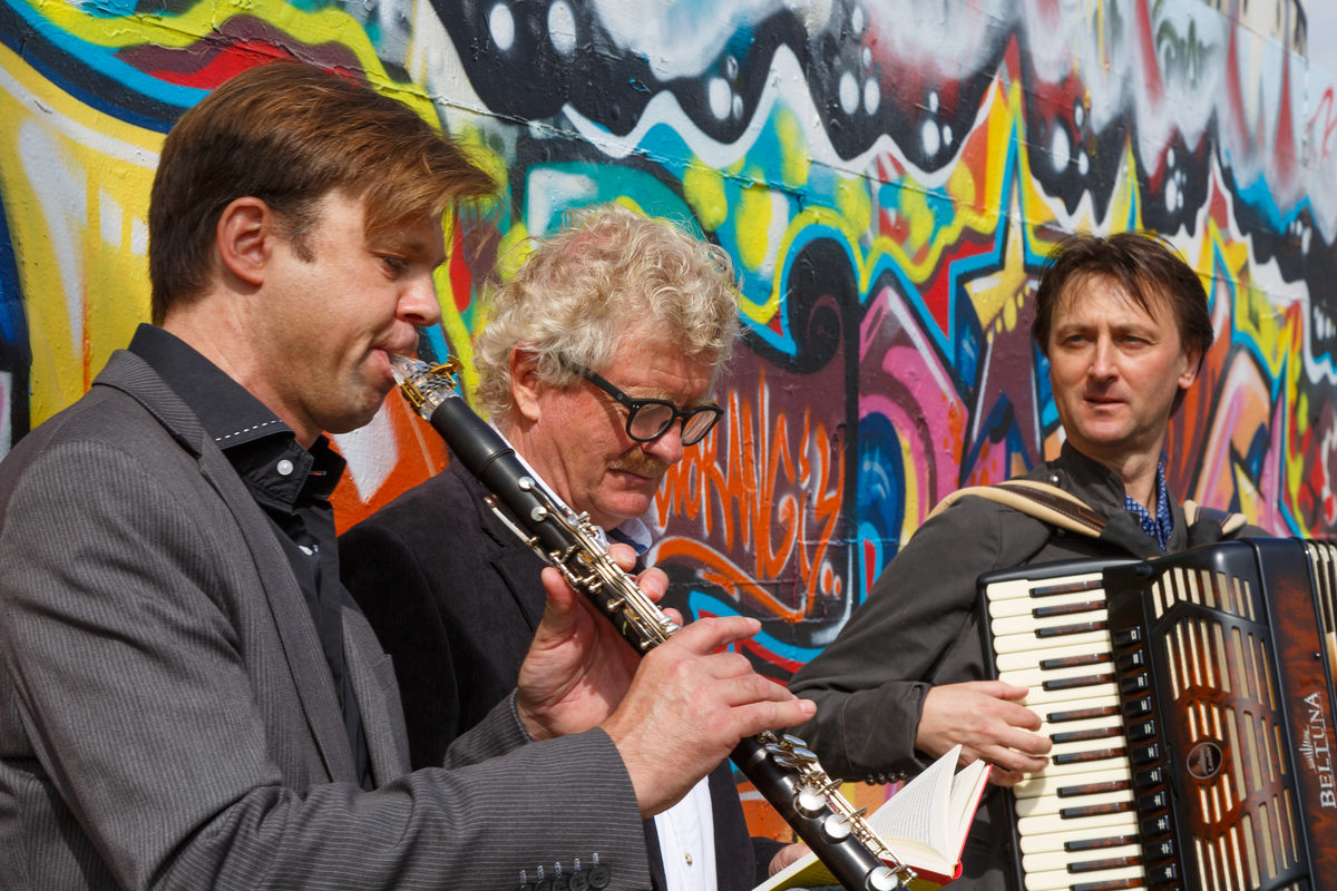 Tony Ettlin und Air Collage: Mutig, trotzig, selbstbestimmt ...